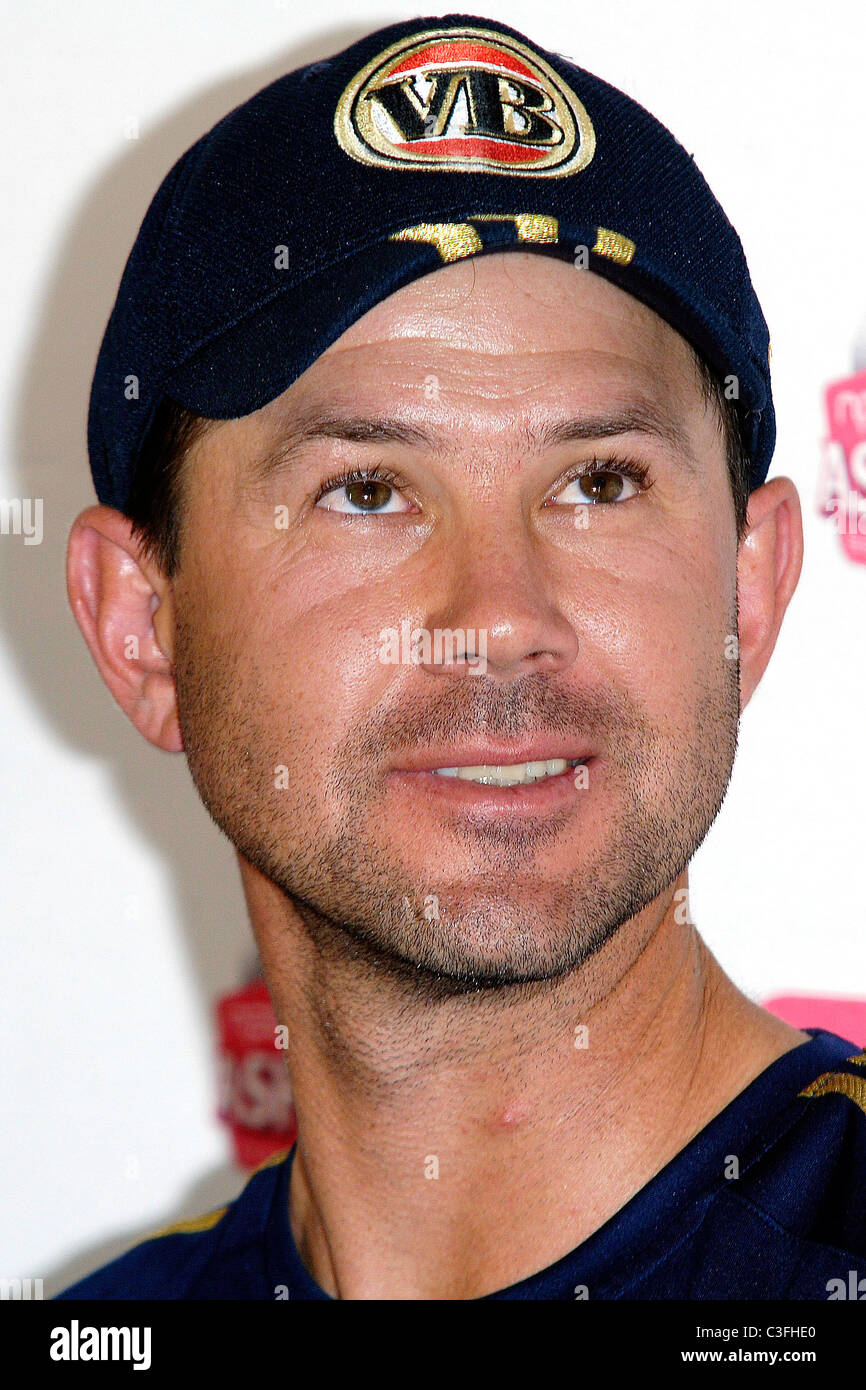Australian cricket captain ricky ponting hi-res stock photography and ...