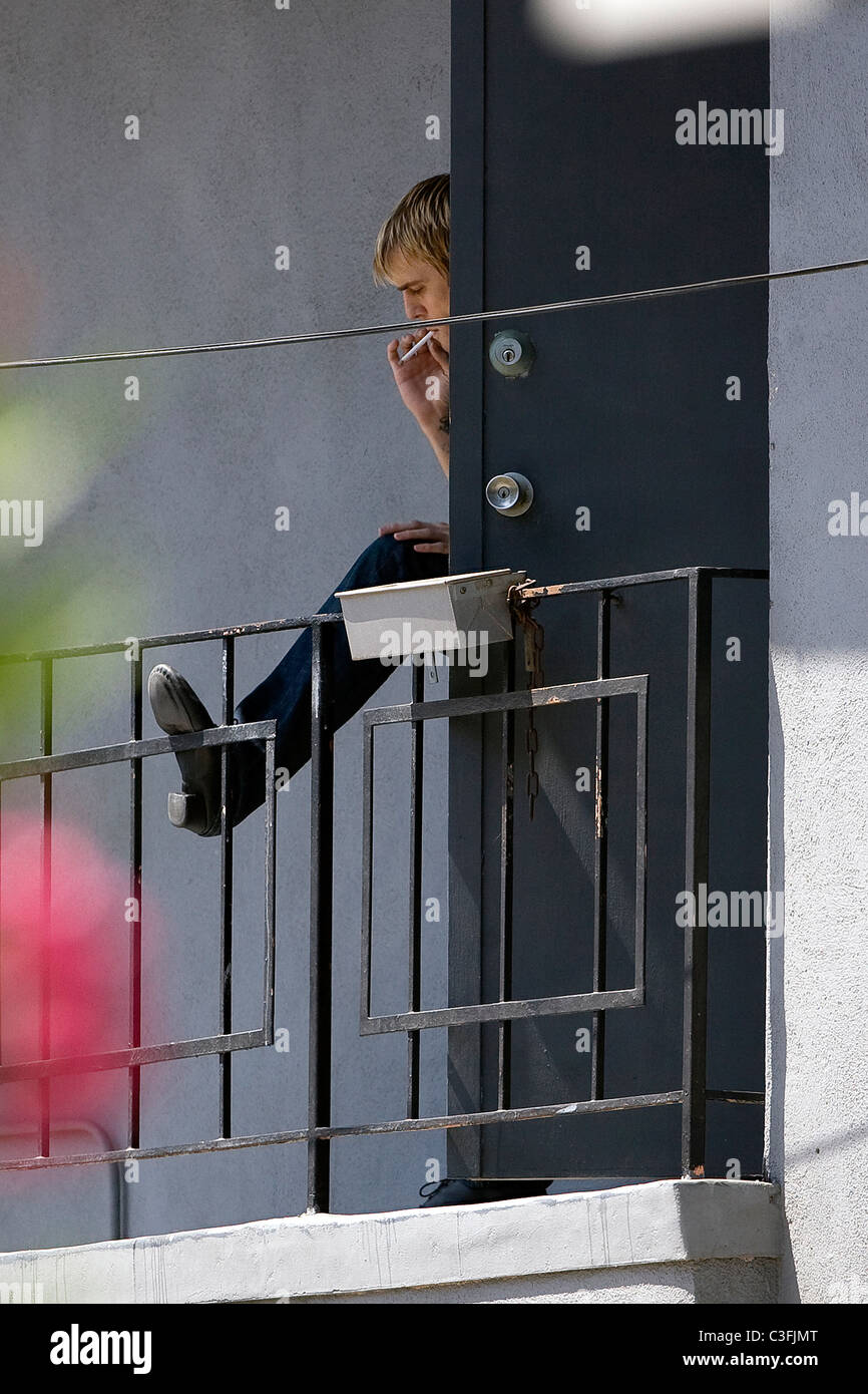 Aaron Carter, wearing dancing shoes, leaves a dance studio in Hollywood ...