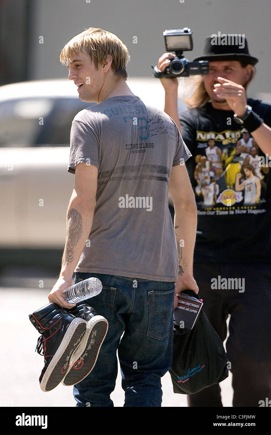 Aaron Carter, wearing dancing shoes, leaves a dance studio in Hollywood ...