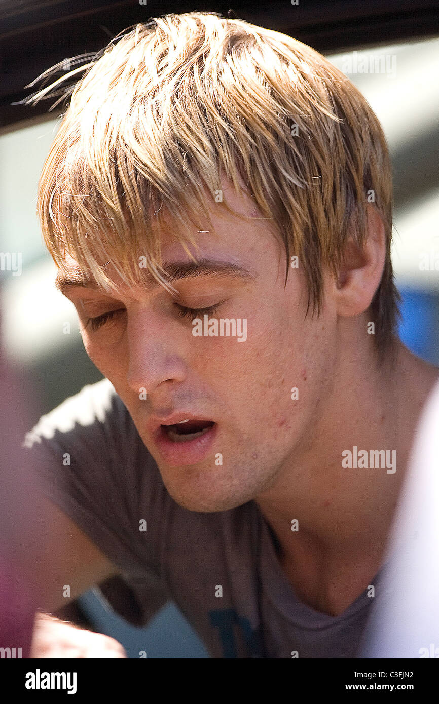 Aaron Carter, wearing dancing shoes, leaves a dance studio in Hollywood ...