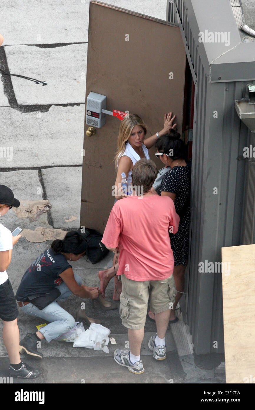 Jennifer aniston on set bounty hi-res stock photography and images - Alamy