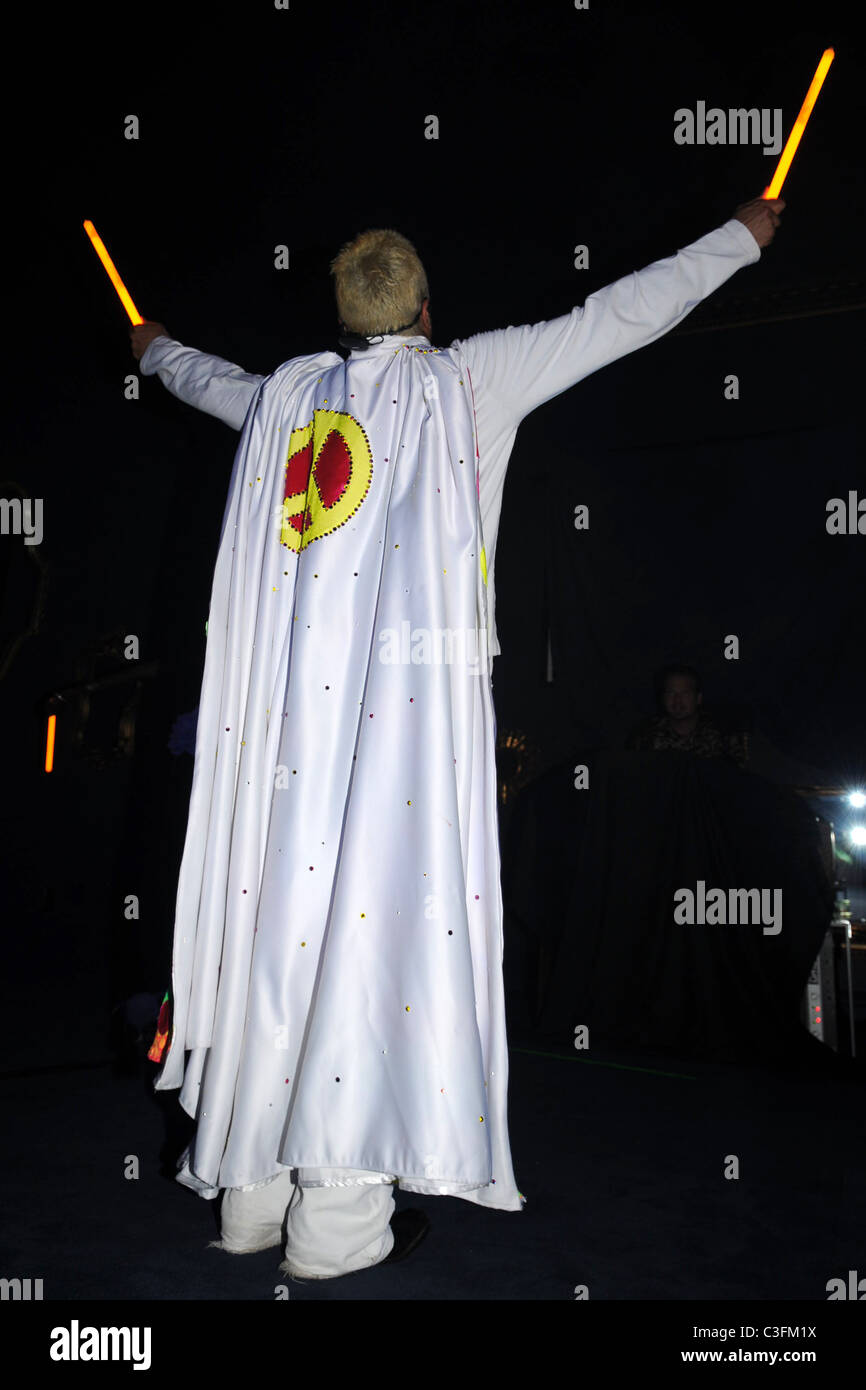 Peaceman aka Sir Ivan Wilzig Sir Ivan Wilzig hosts 'Castlestock 2009 ...