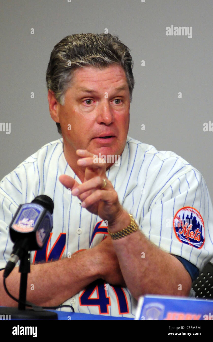 Tom Seaver Former players from the The New York Mets baseball team, who ...