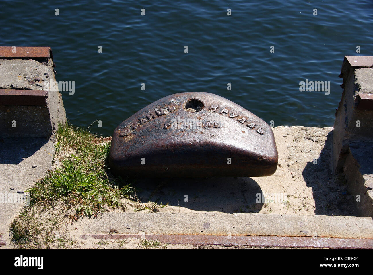 Old iron bollard hi-res stock photography and images - Alamy