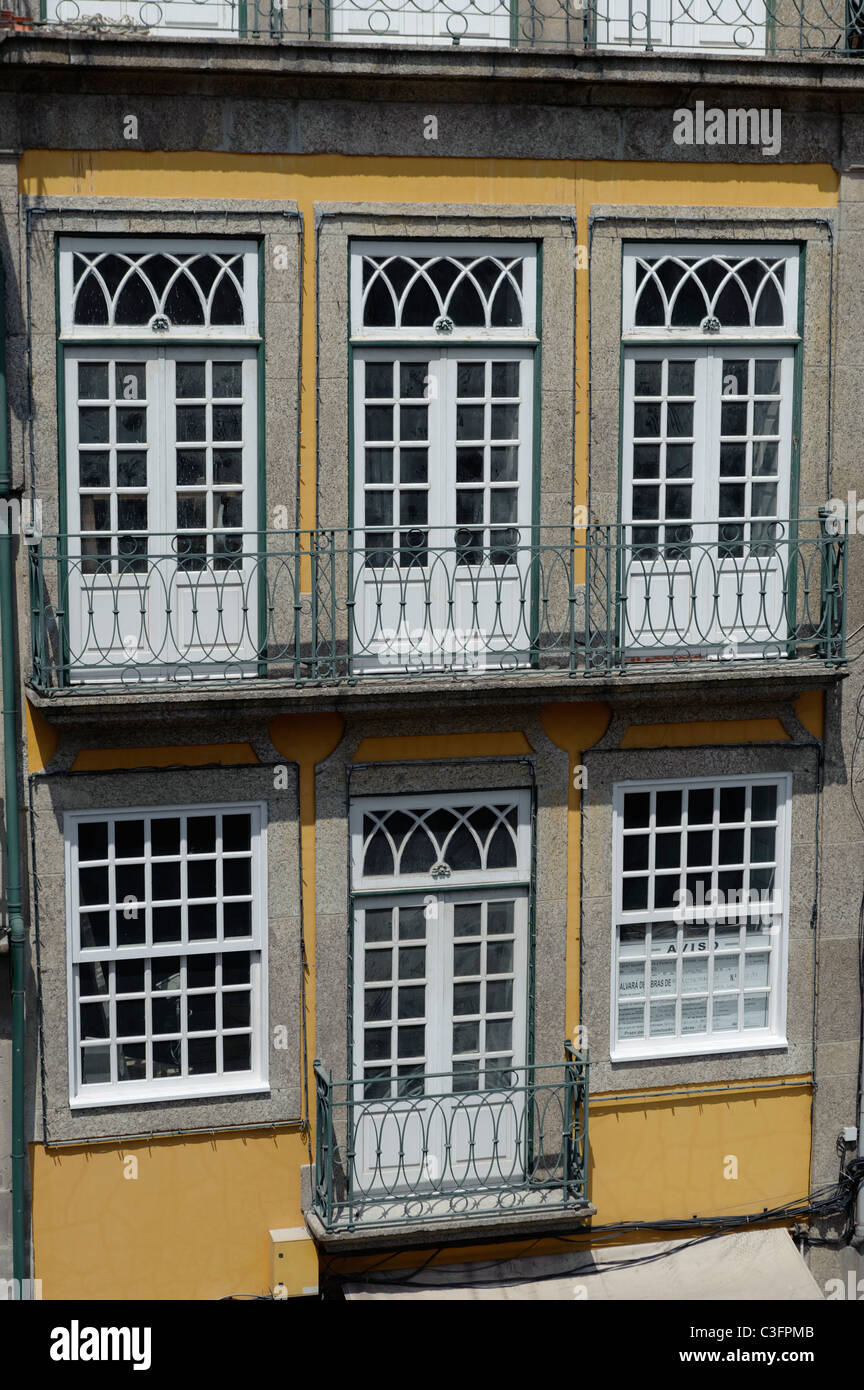 Buildings with windows and houses hi-res stock photography and images ...