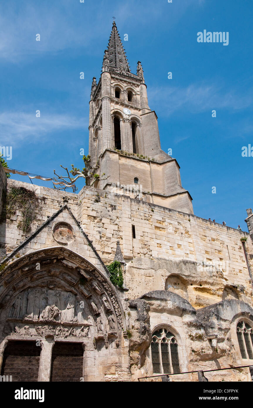 The church in the picturesque town of Saint Emilion, Gironde Aquitaine ...