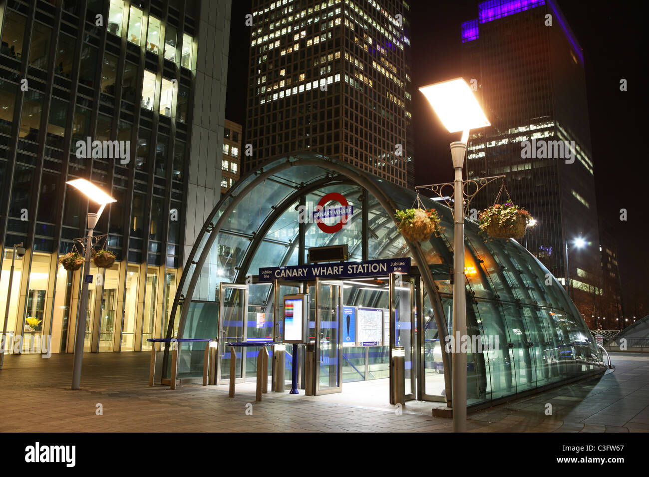 Canary wharf underground station night hi-res stock photography and ...