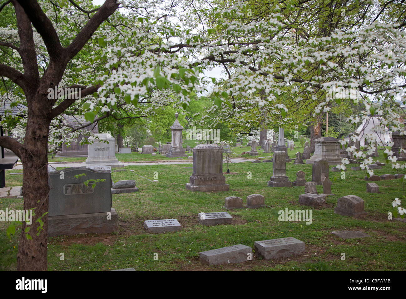 Old gray cemetery hi-res stock photography and images - Alamy