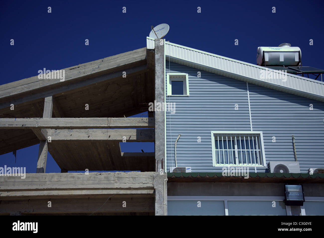 Half finished building hi-res stock photography and images - Alamy