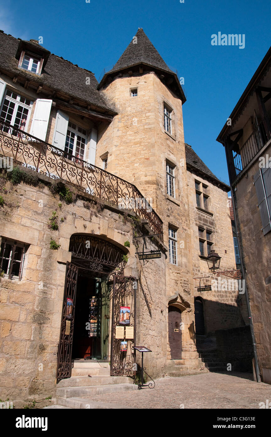 Sarlat caneda tower hi-res stock photography and images - Alamy