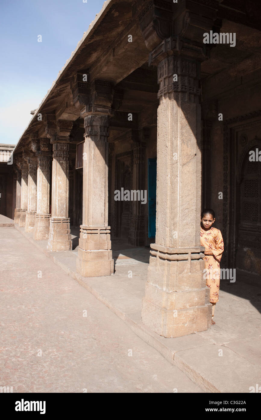 Vertical color standing memorial hi-res stock photography and images ...