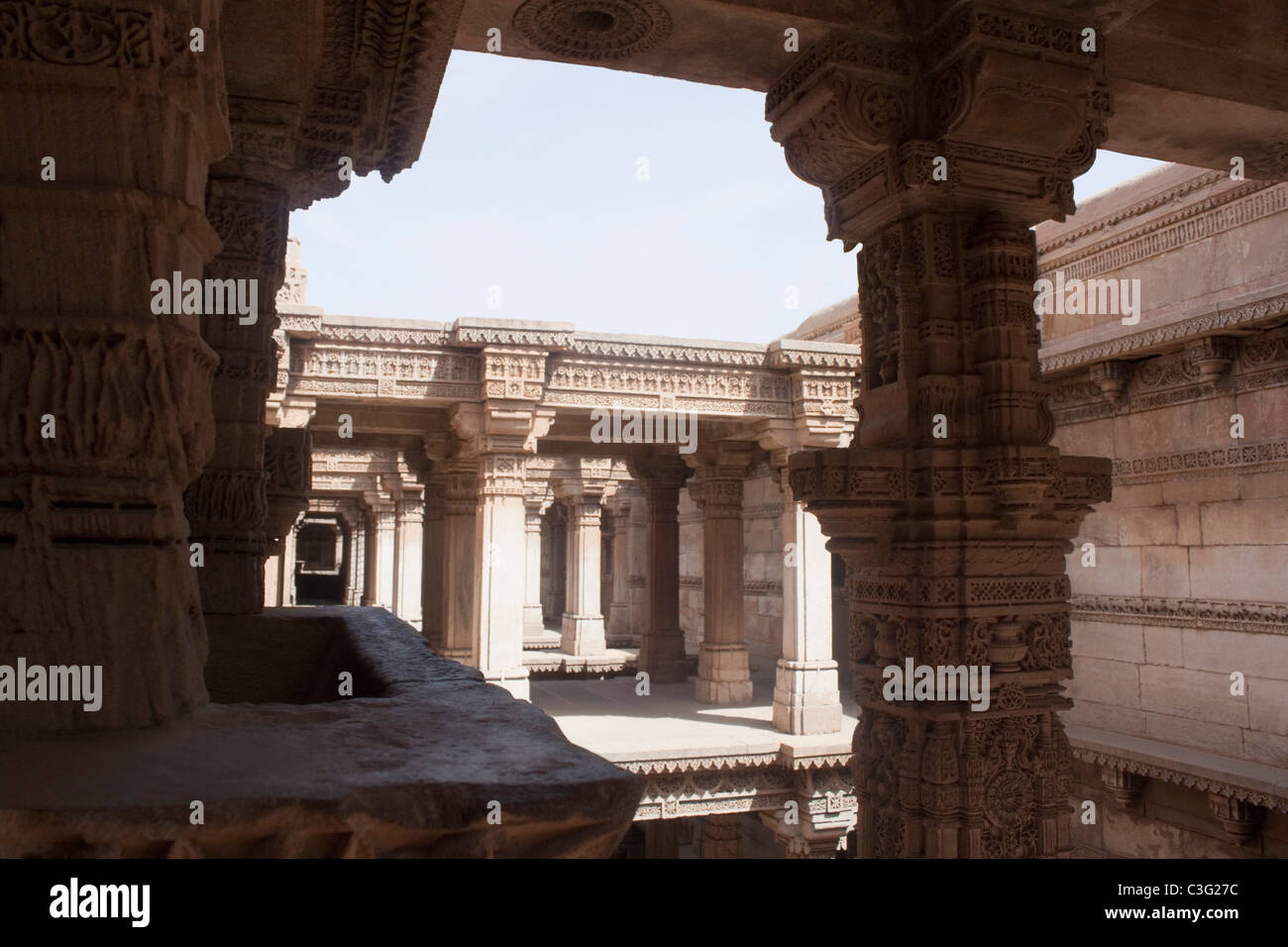 Adalaj stepwell architecture hi-res stock photography and images - Alamy