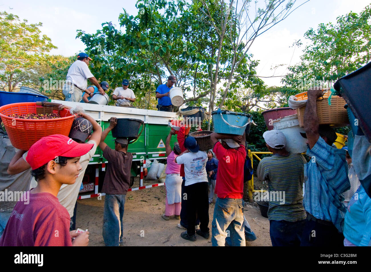 Poor poverty bad working conditions hi-res stock photography and images ...