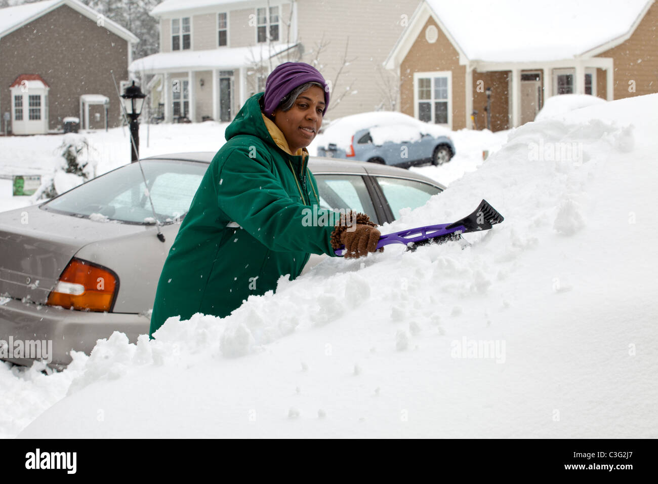 African American woman scraping snow from windshield Stock Photo - Alamy