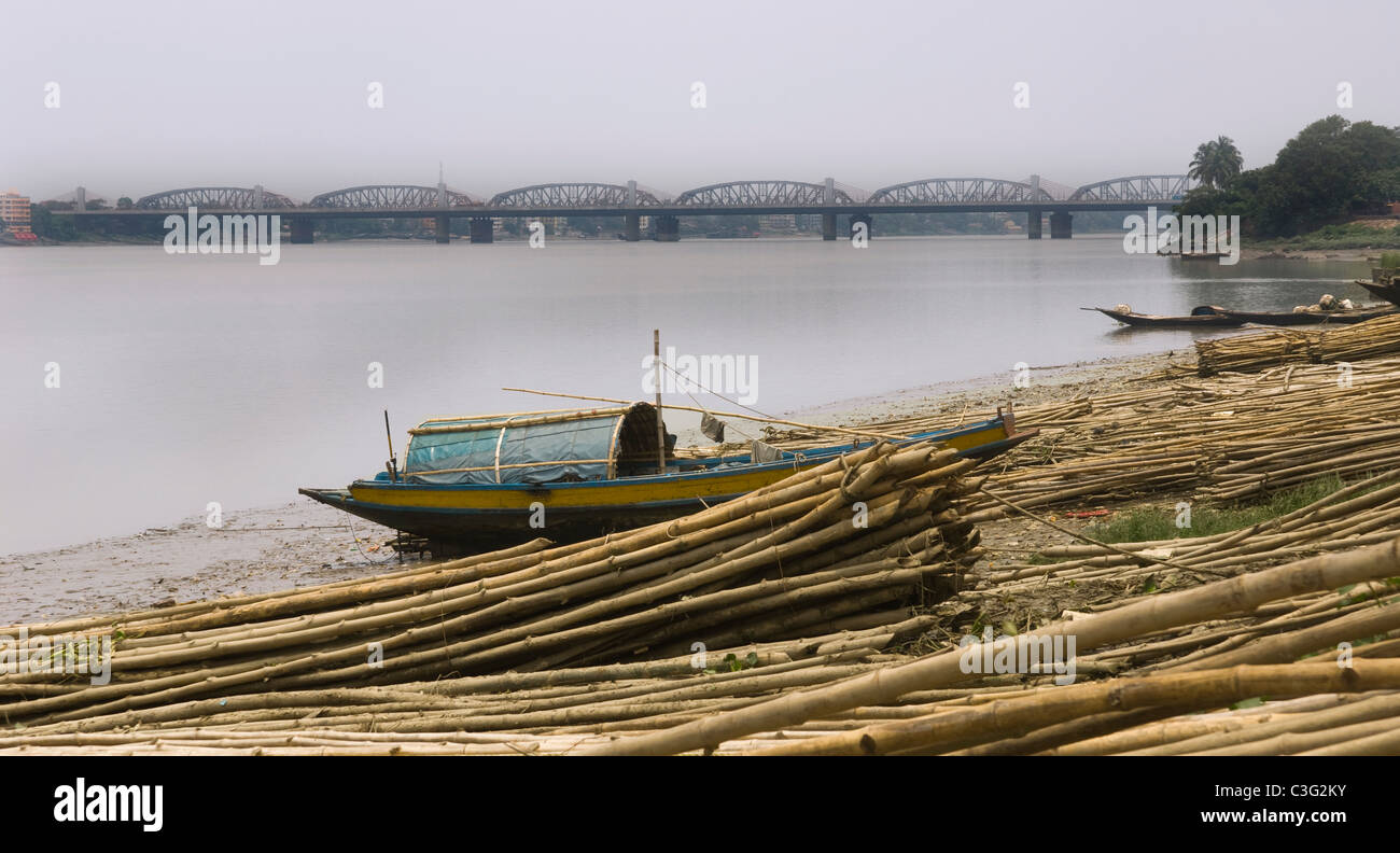 Bridge across the river, Vivekananda Setu, Kolkata, West Bengal, India ...