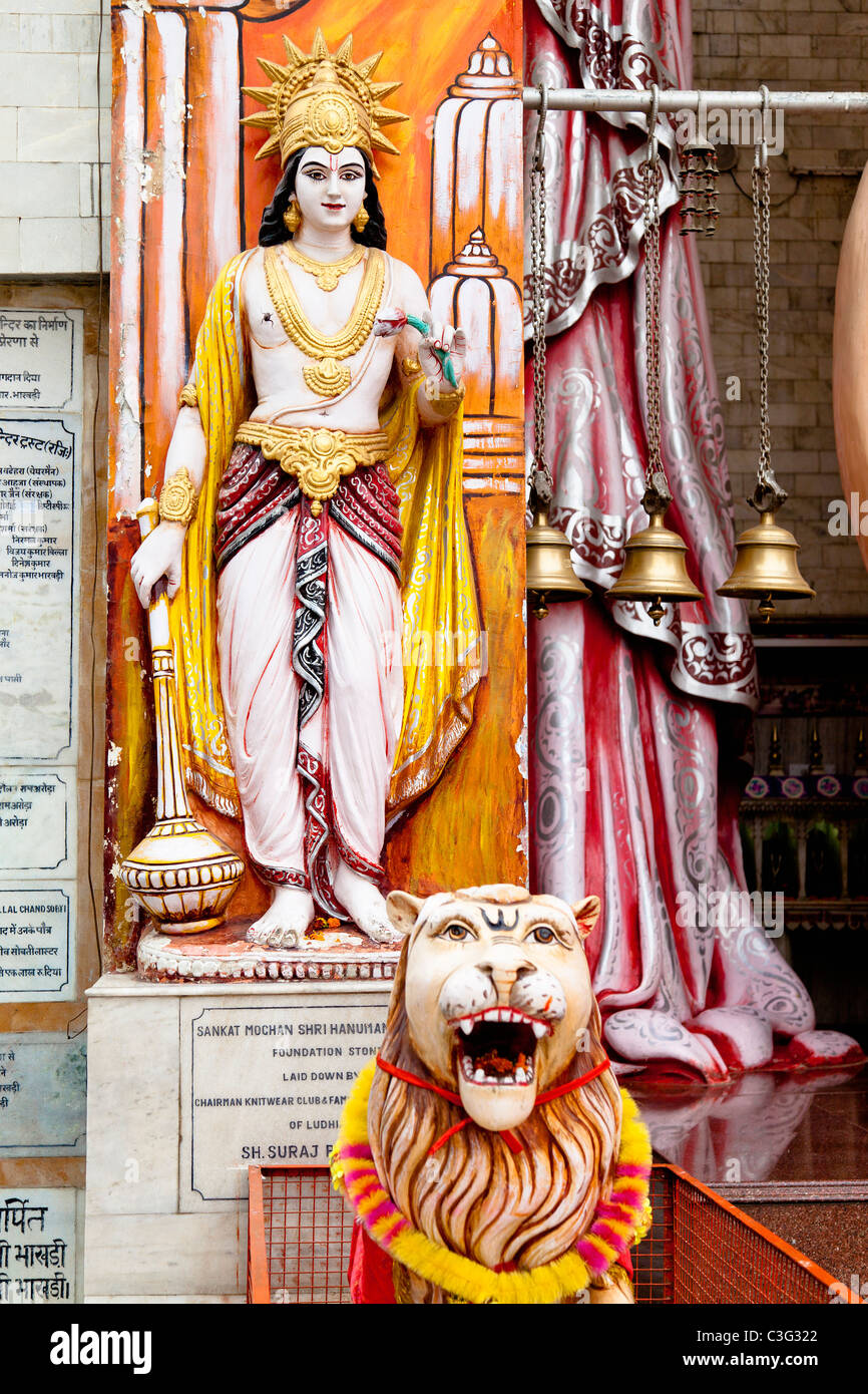 Female statue in Hindu temple Stock Photo - Alamy
