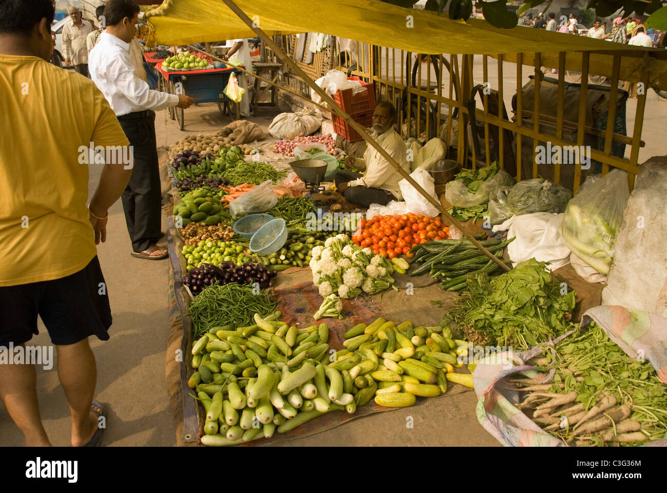 People at a vegetable market, Chandni Chowk, Delhi, India Stock Photo ...