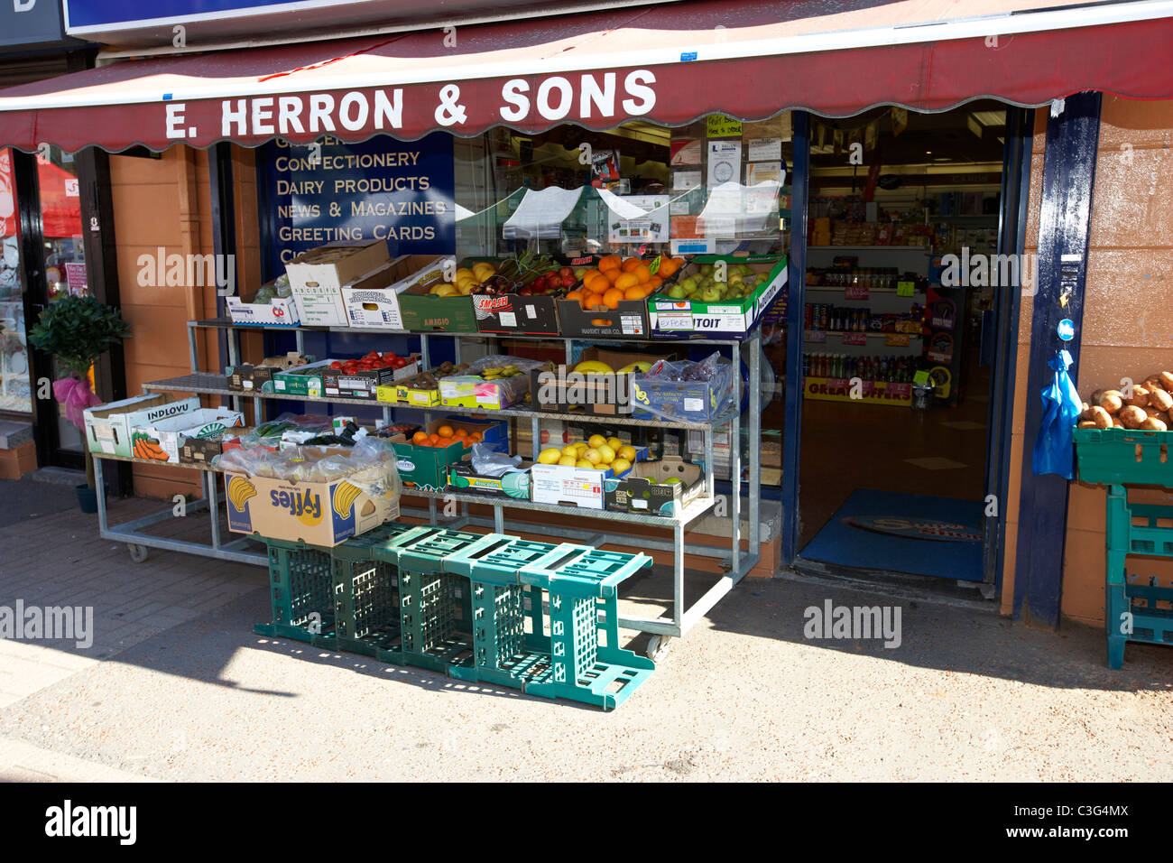Local Shopfront Shop Stock Photos & Local Shopfront Shop Stock Images ...
