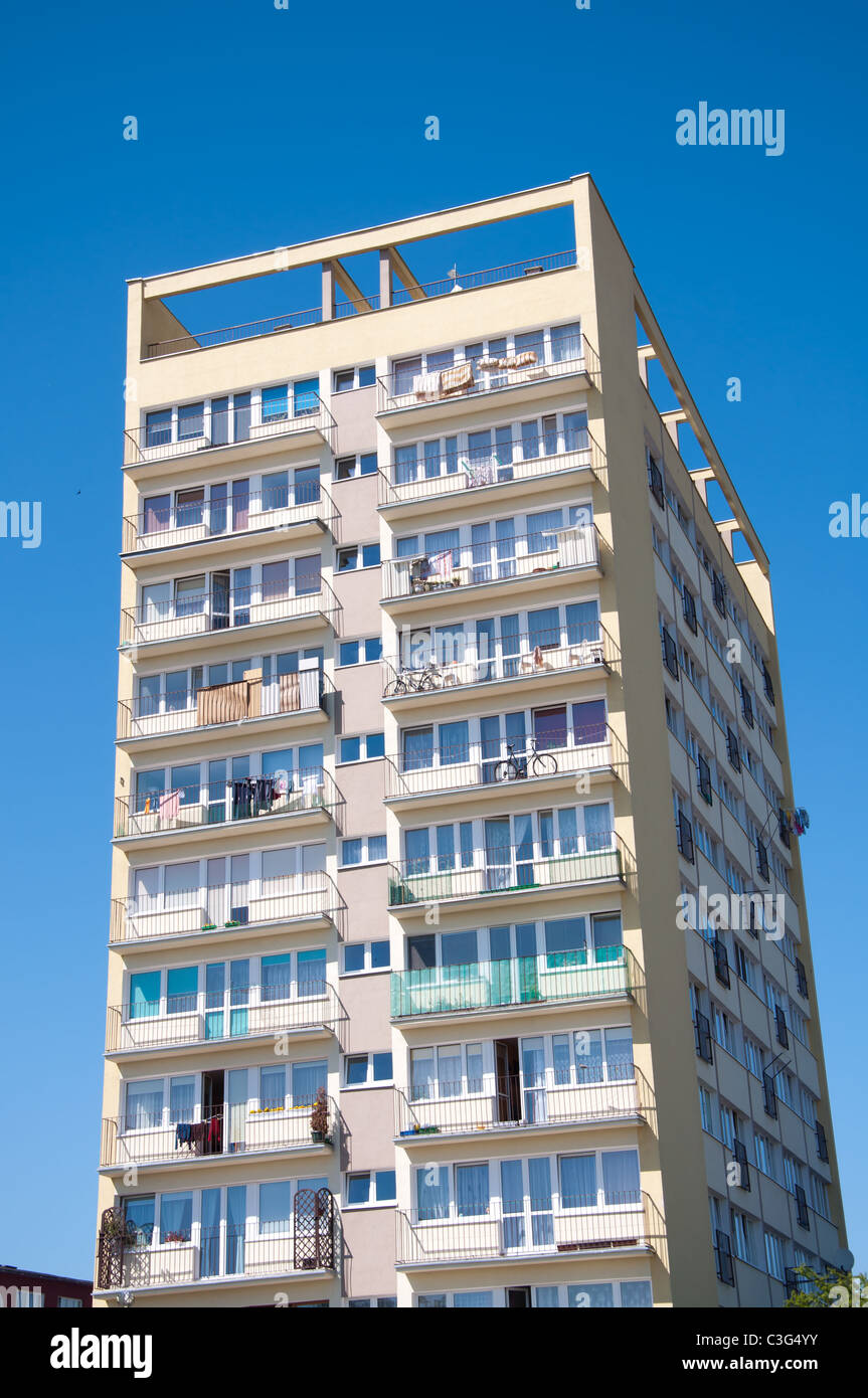 residential block on the housing estate Stock Photo - Alamy