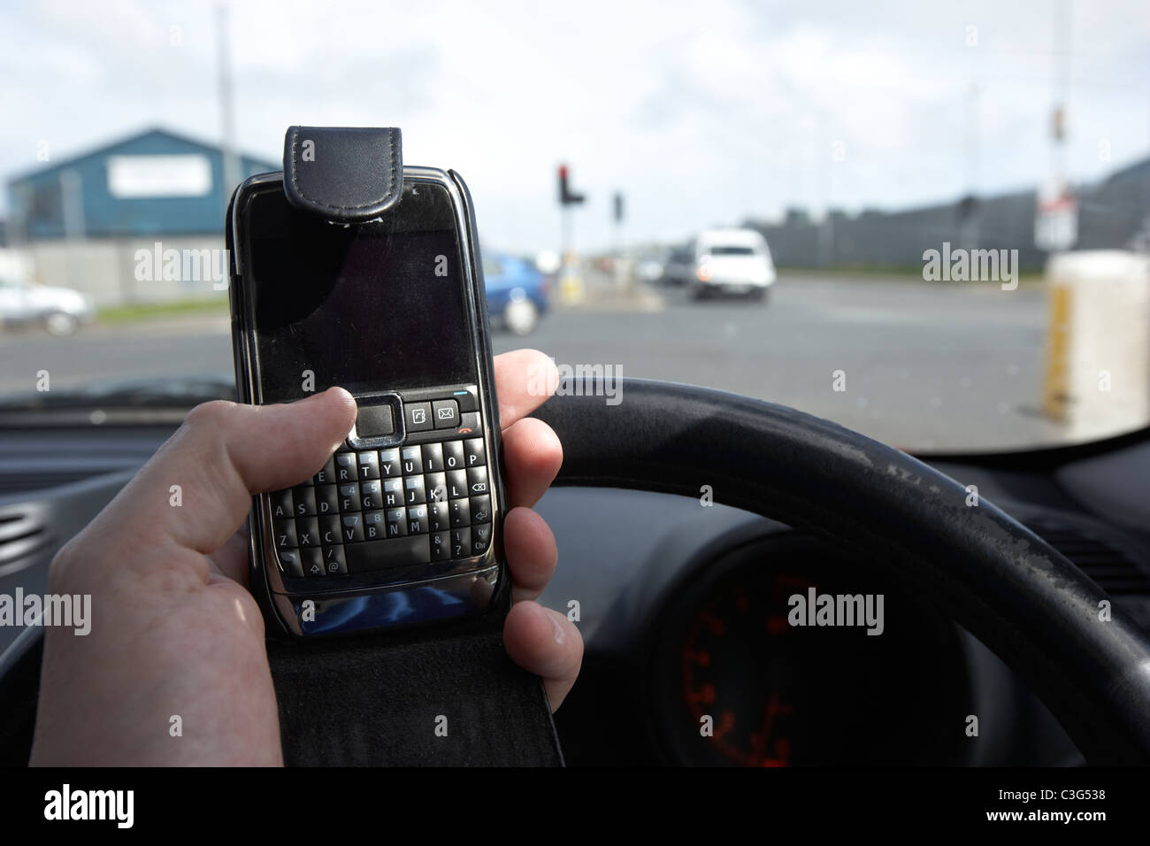 Texting while driving uk hi-res stock photography and images - Alamy