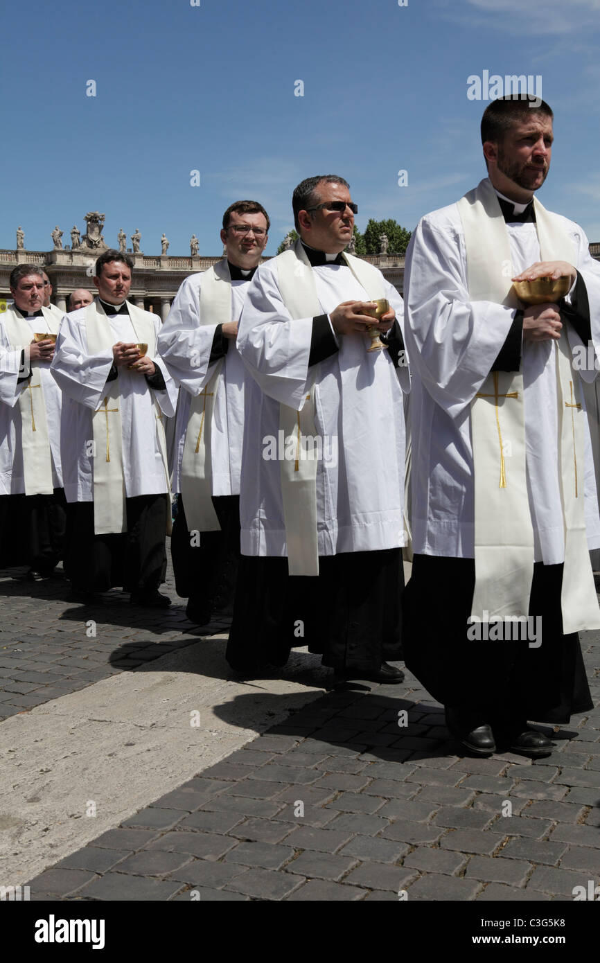 Priests giving out holy communion to faithful in Saint Peter's square ...