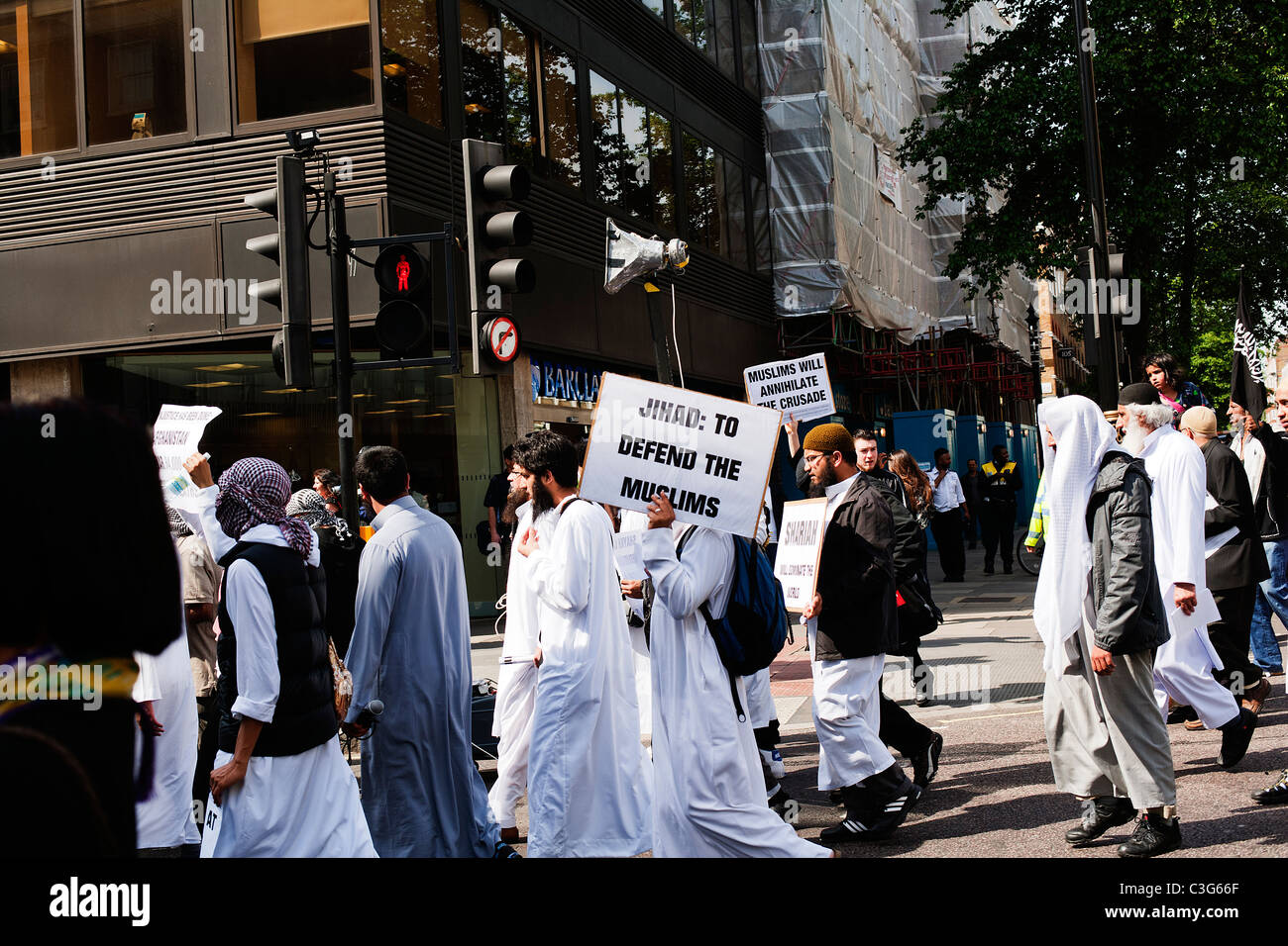 Islamic protest march, entering Crawford Street from Baker Street ...
