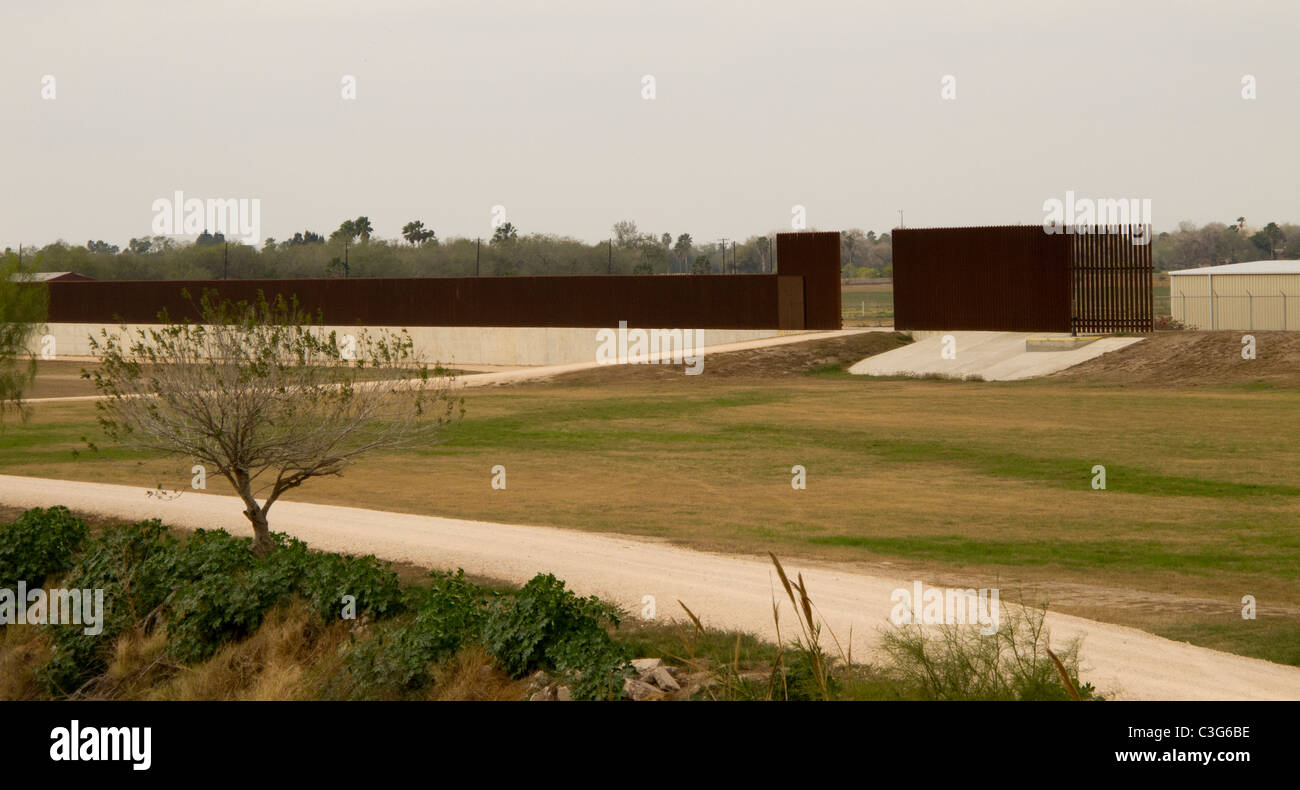 Texas border crossing hi-res stock photography and images - Alamy
