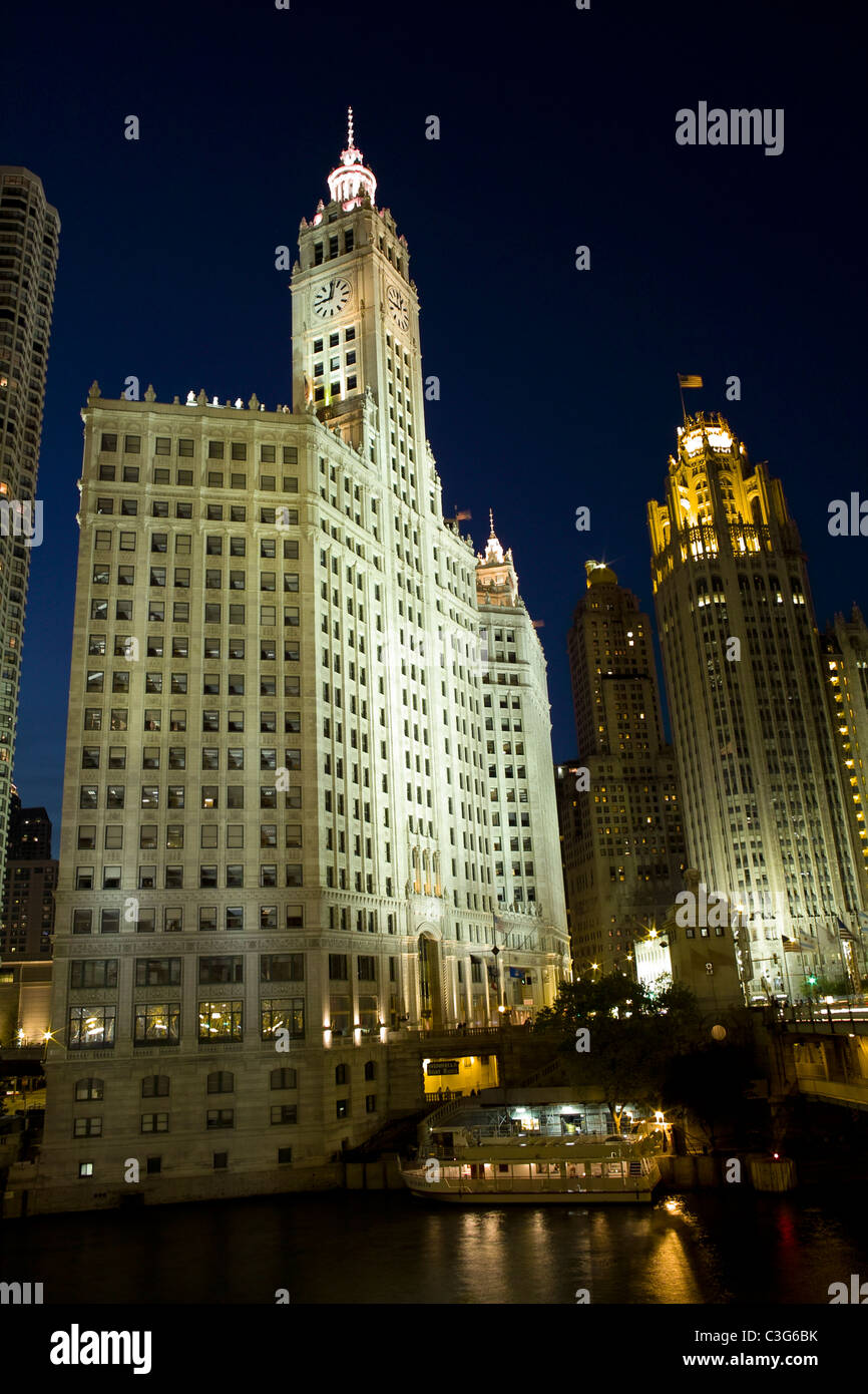 View of the Wrigley Building and other skyscrapers along the Chicago ...