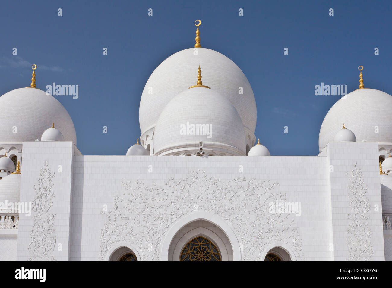 External view of the Sheikh Zayed Mosque in Abu Dhabi, UAE Stock Photo ...