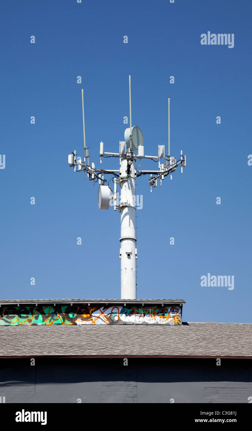 Cell phone tower hi-res stock photography and images - Alamy
