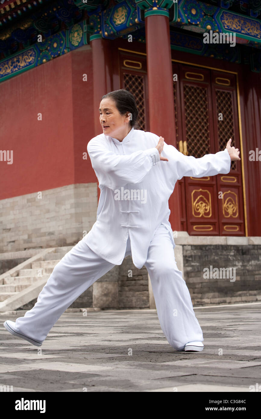 Asian sports temple martial arts hi-res stock photography and images ...