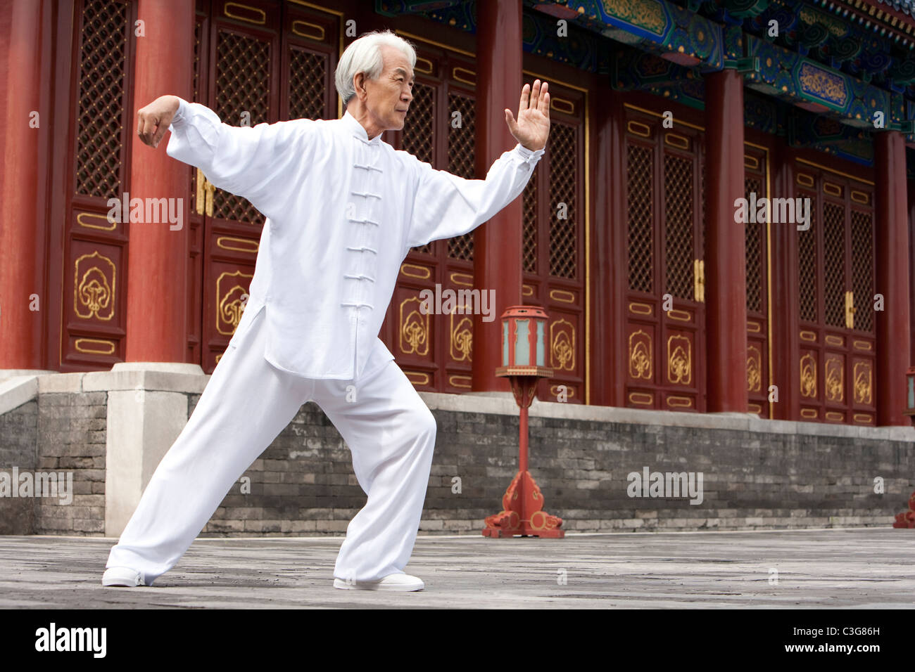 Asian sports temple martial arts hi-res stock photography and images ...