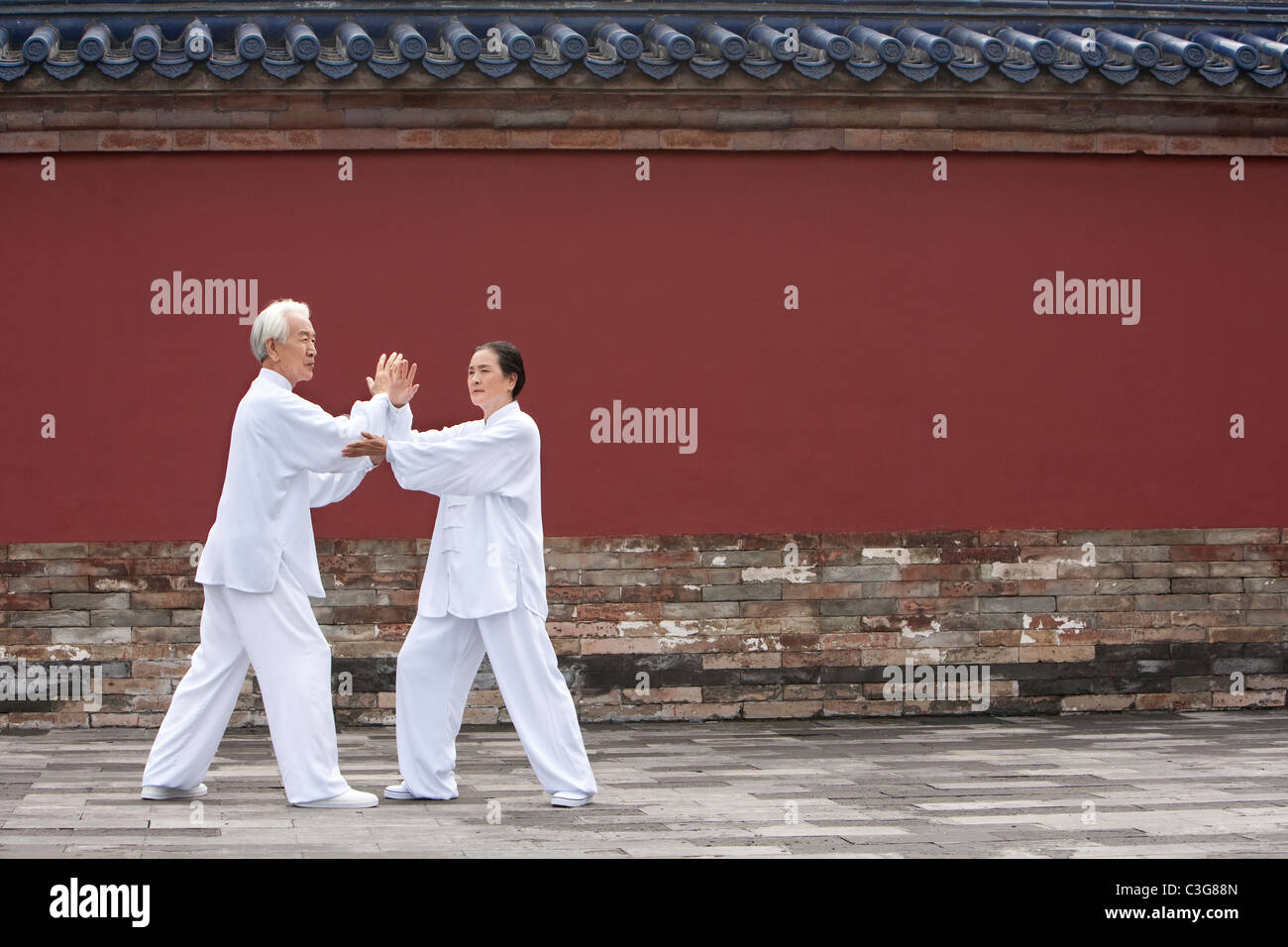 Tai chi uniform hi-res stock photography and images - Alamy