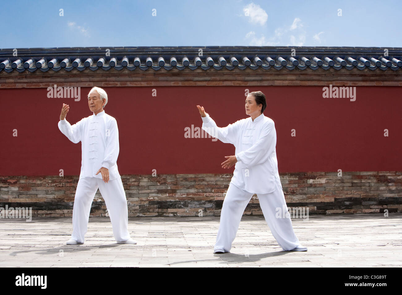 Senior Couple Practicing Tai Chi, Temple of Heaven Stock Photo - Alamy