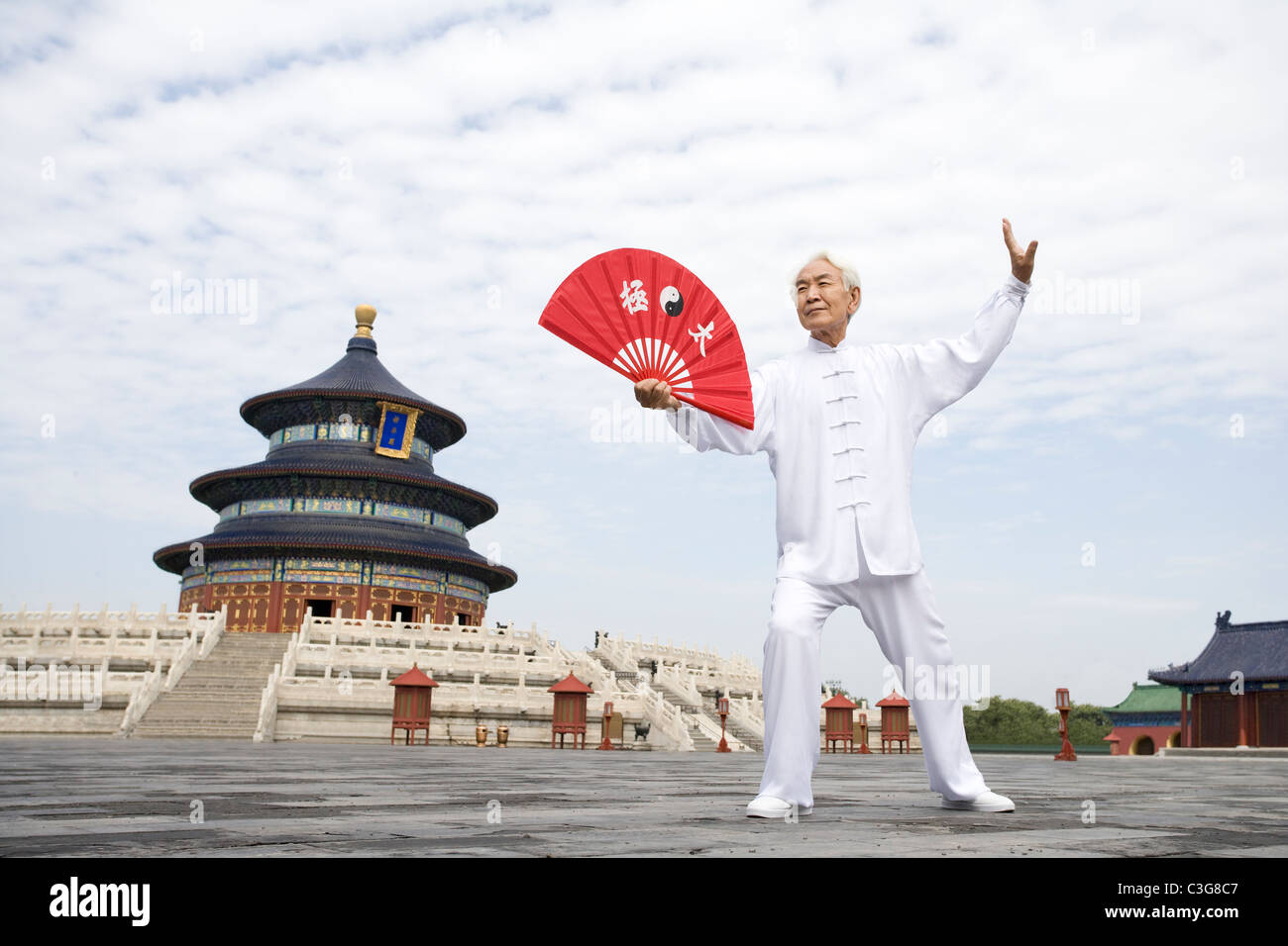 Senior Man Practicing Tai Chi, Temple of Heaven Stock Photo - Alamy