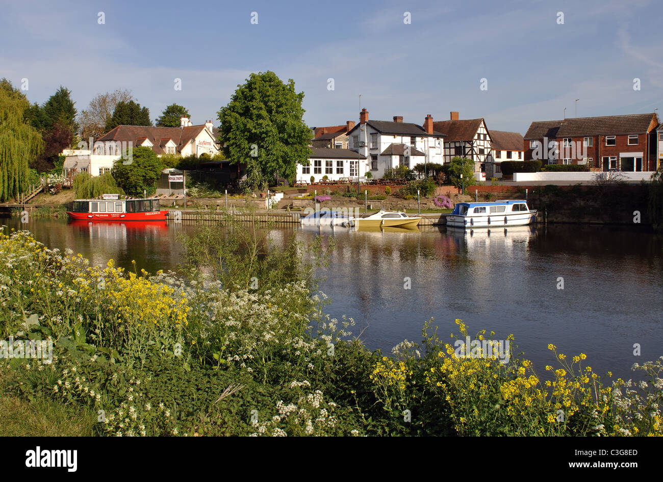 River Avon at Bidford-on-Avon, Warwickshire, England, UK Stock Photo ...