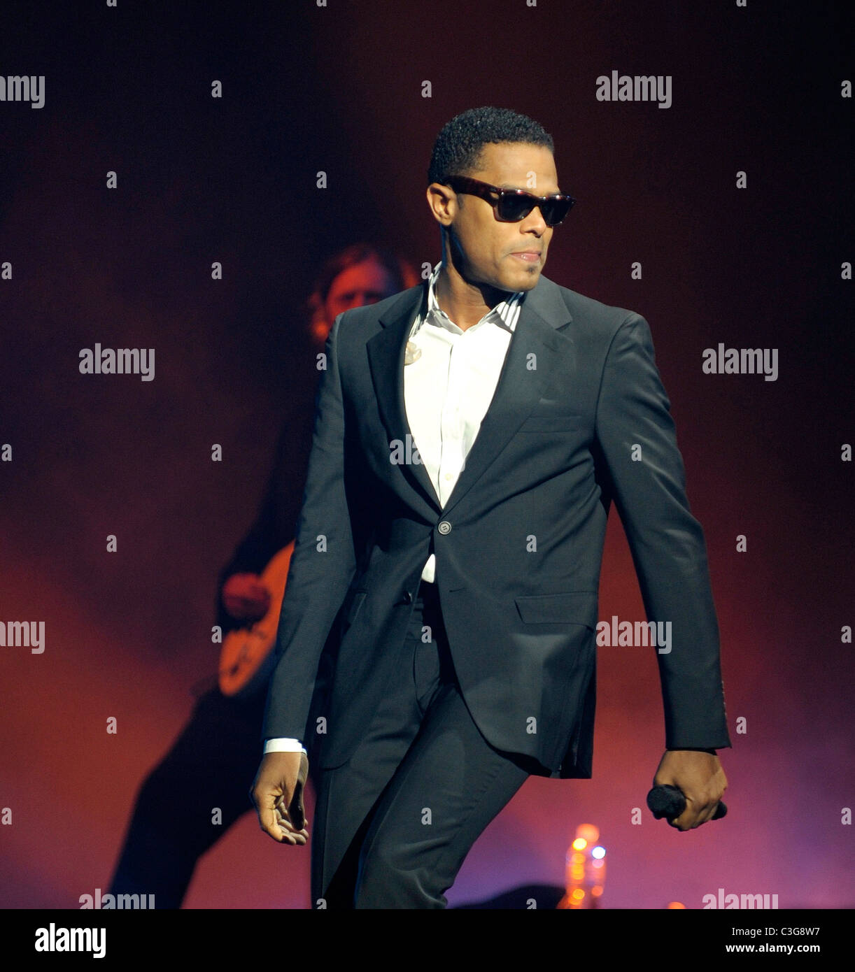 Maxwell performing his 'BLACKsummers'night' Tour at The Air Canada ...
