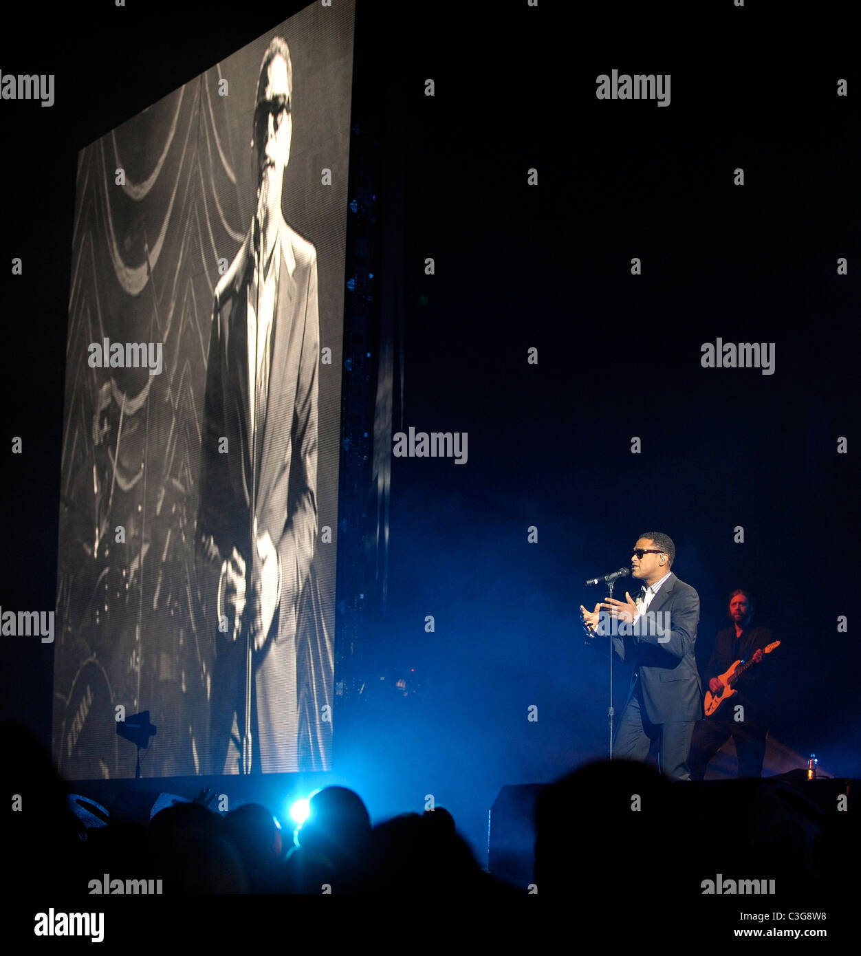 Maxwell performing his 'BLACKsummers'night' Tour at The Air Canada ...