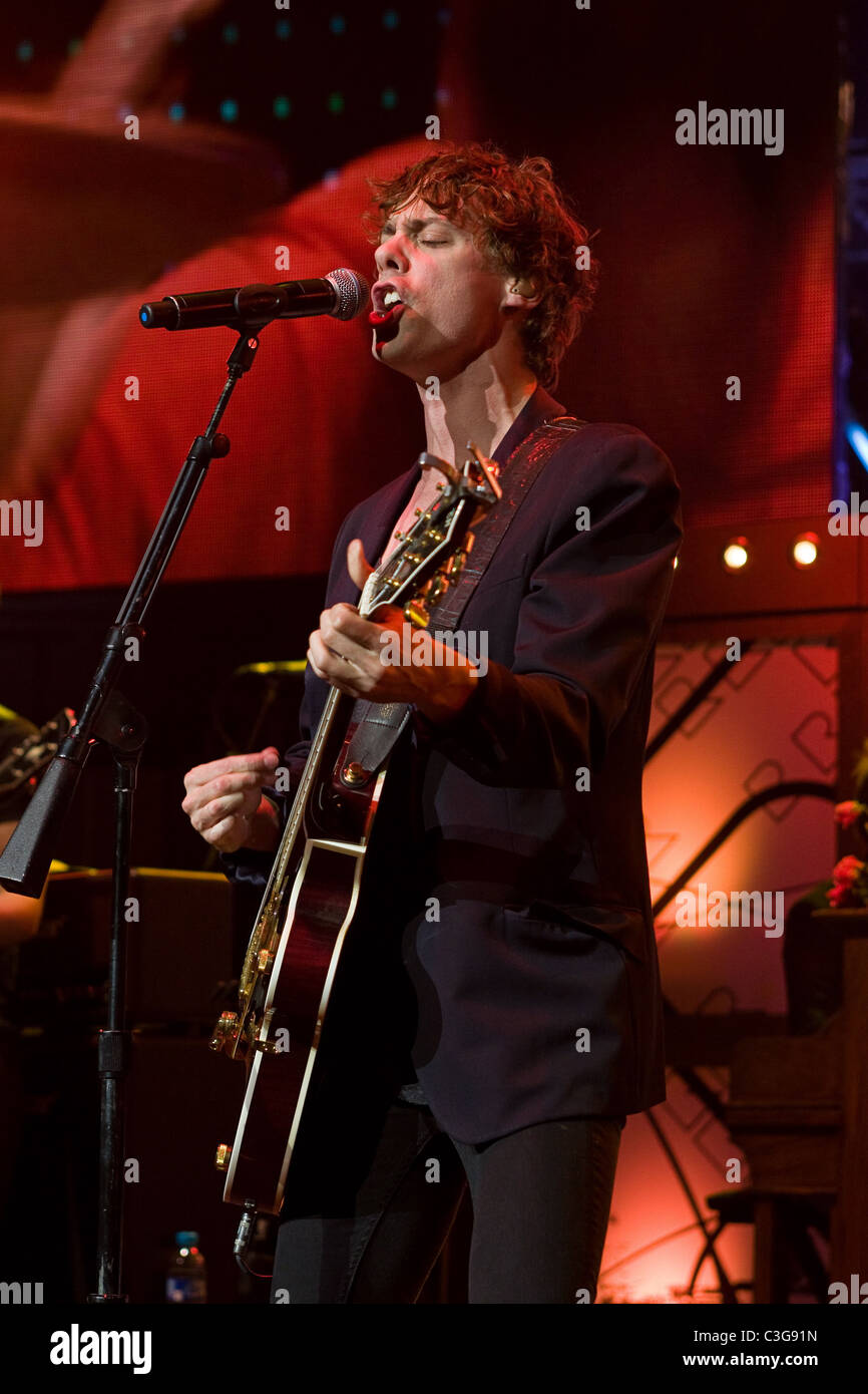 Razorlight Orange RockCorps concert at Royal Albert Hall London ...