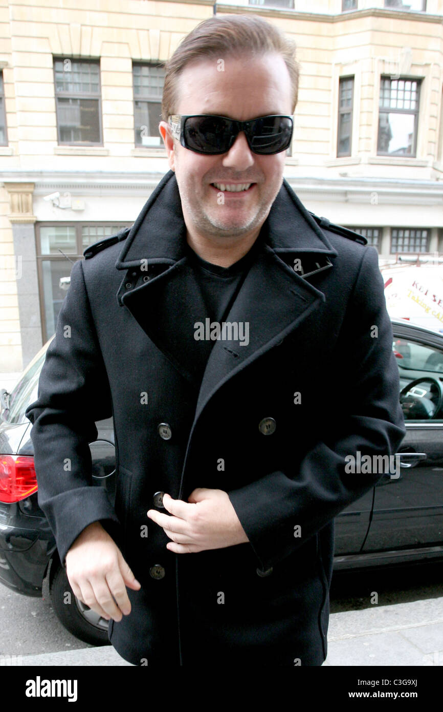 Black peacoat hi-res stock photography and images - Alamy