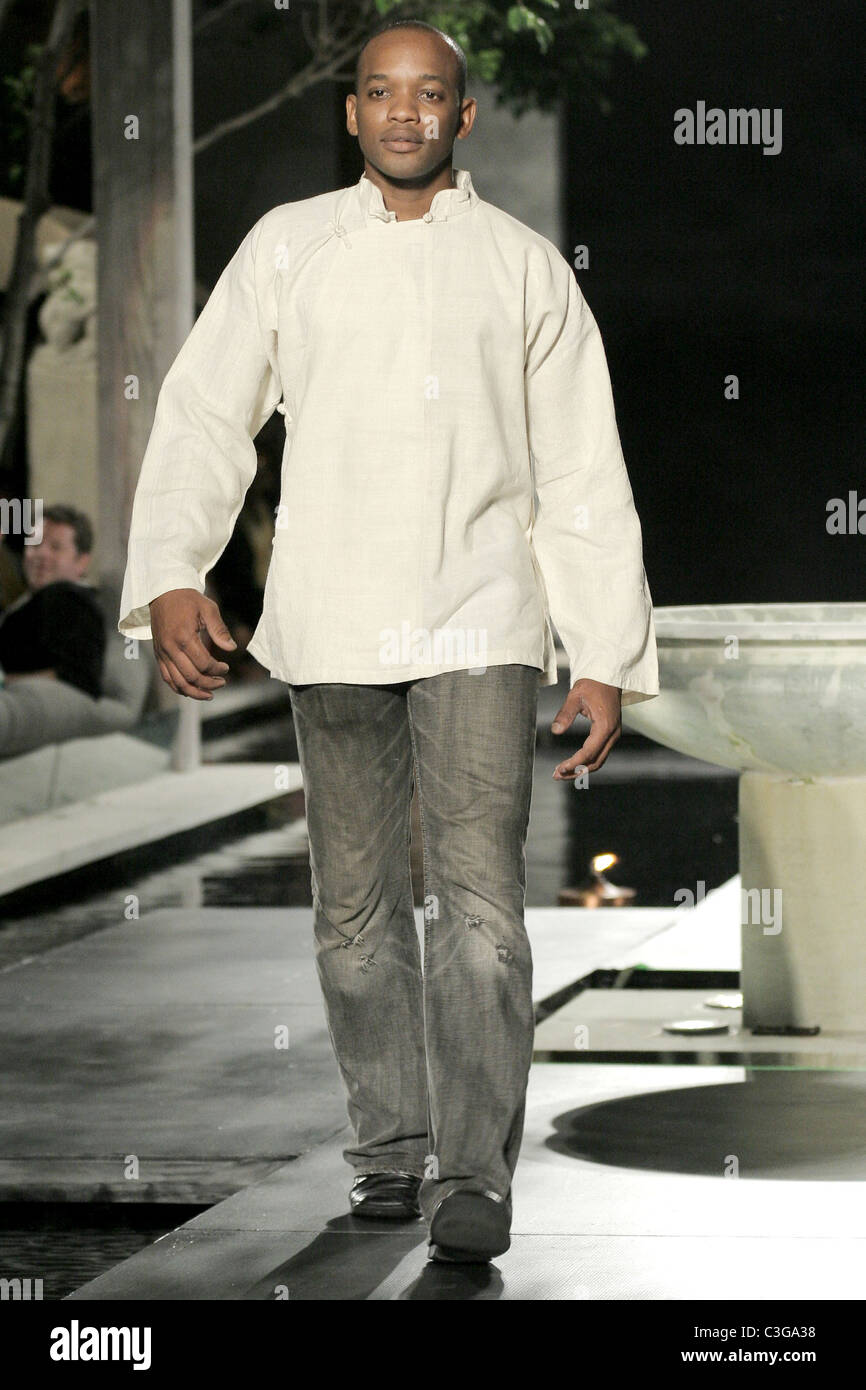 Model Funkshion 2009 - Miami Fashion - Norbulingka - Runway Miami ...