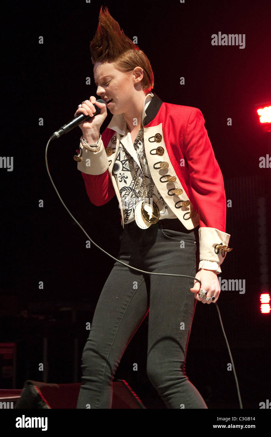 Elly Jackson La Roux performing live at Enmore Theatre Sydney ...