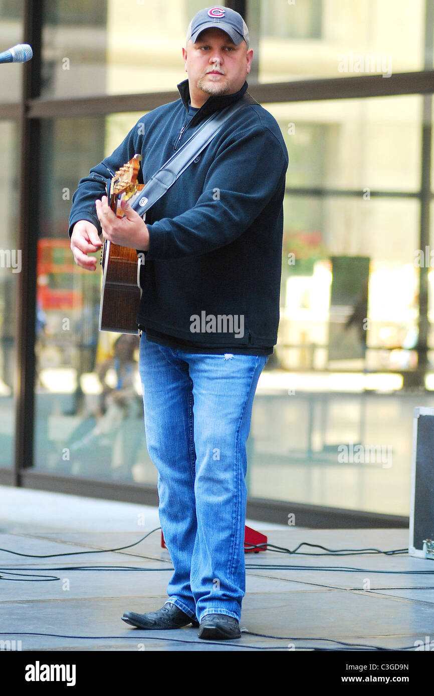 Lucky Town performing live in Daley Plaza for the Chicago Country Music ...