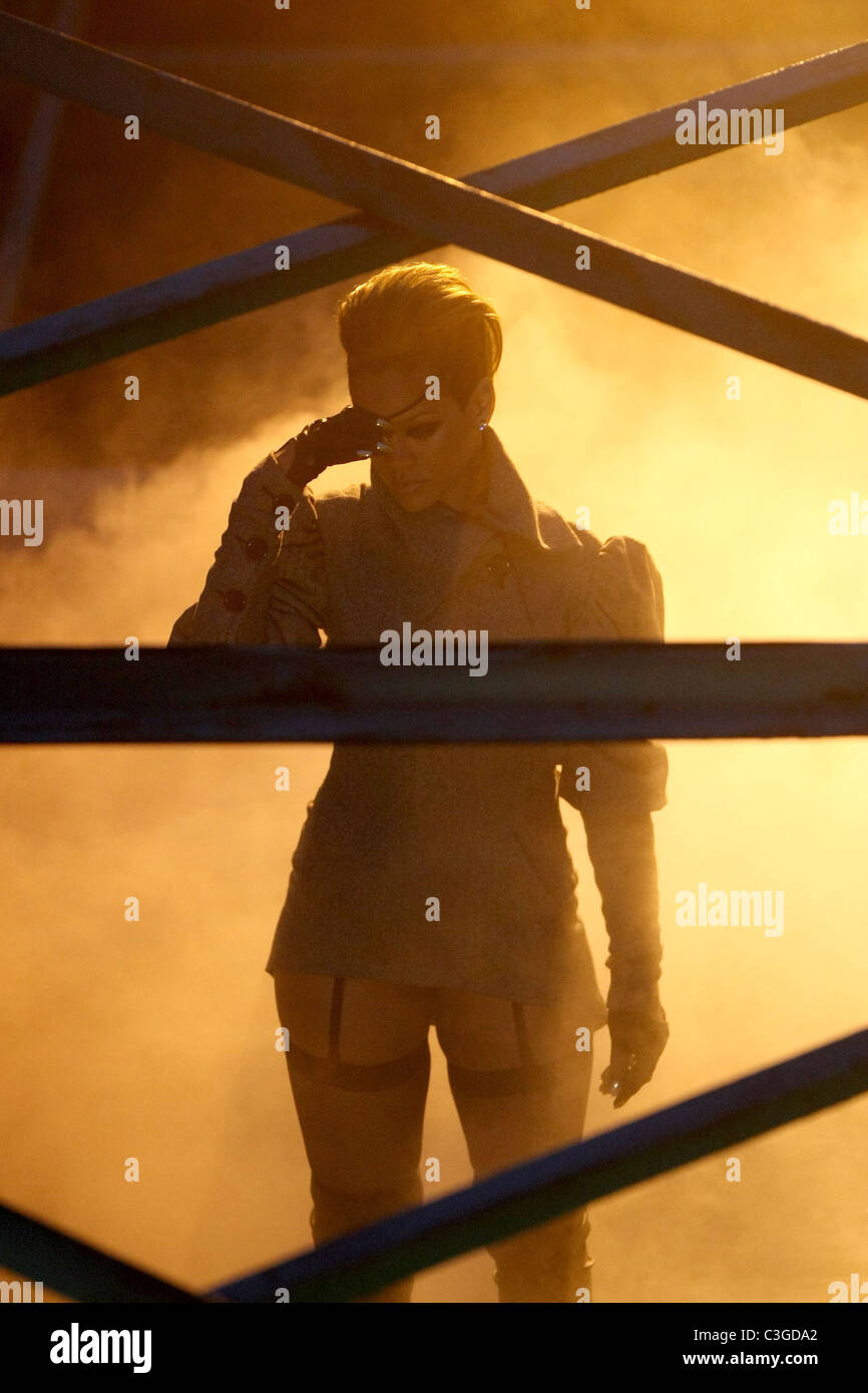 Rihanna wears an eyepatch on the set of her new music video 'Russian ...