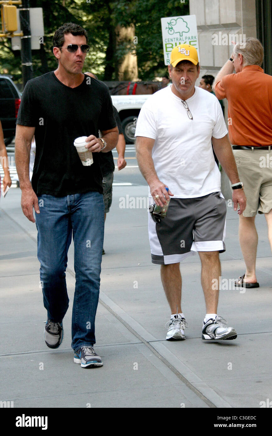 Jamie Spears father of Britney Spears walking around Manhattan while ...