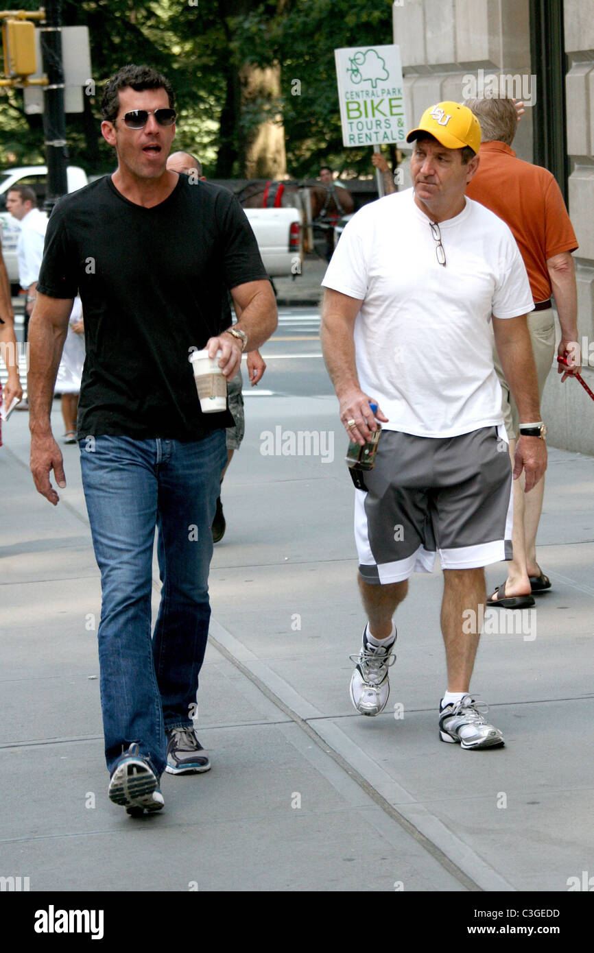 Jamie Spears father of Britney Spears walking around Manhattan while ...