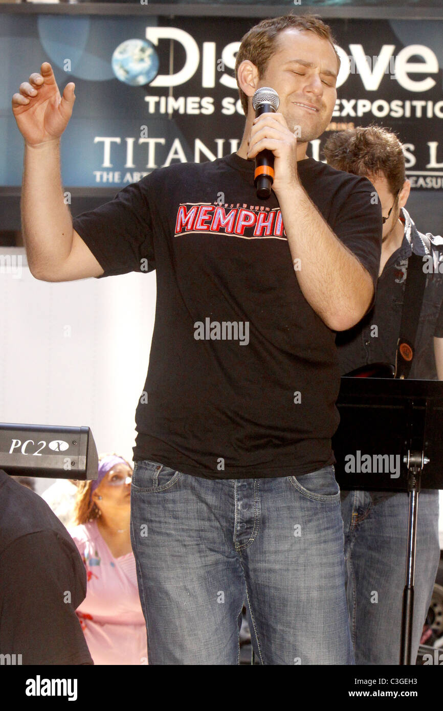 Chad Kimball Sneak peek performance of the upcoming Broadway musical ...