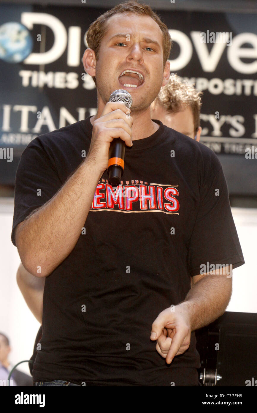 Chad Kimball Sneak peek performance of the upcoming Broadway musical ...