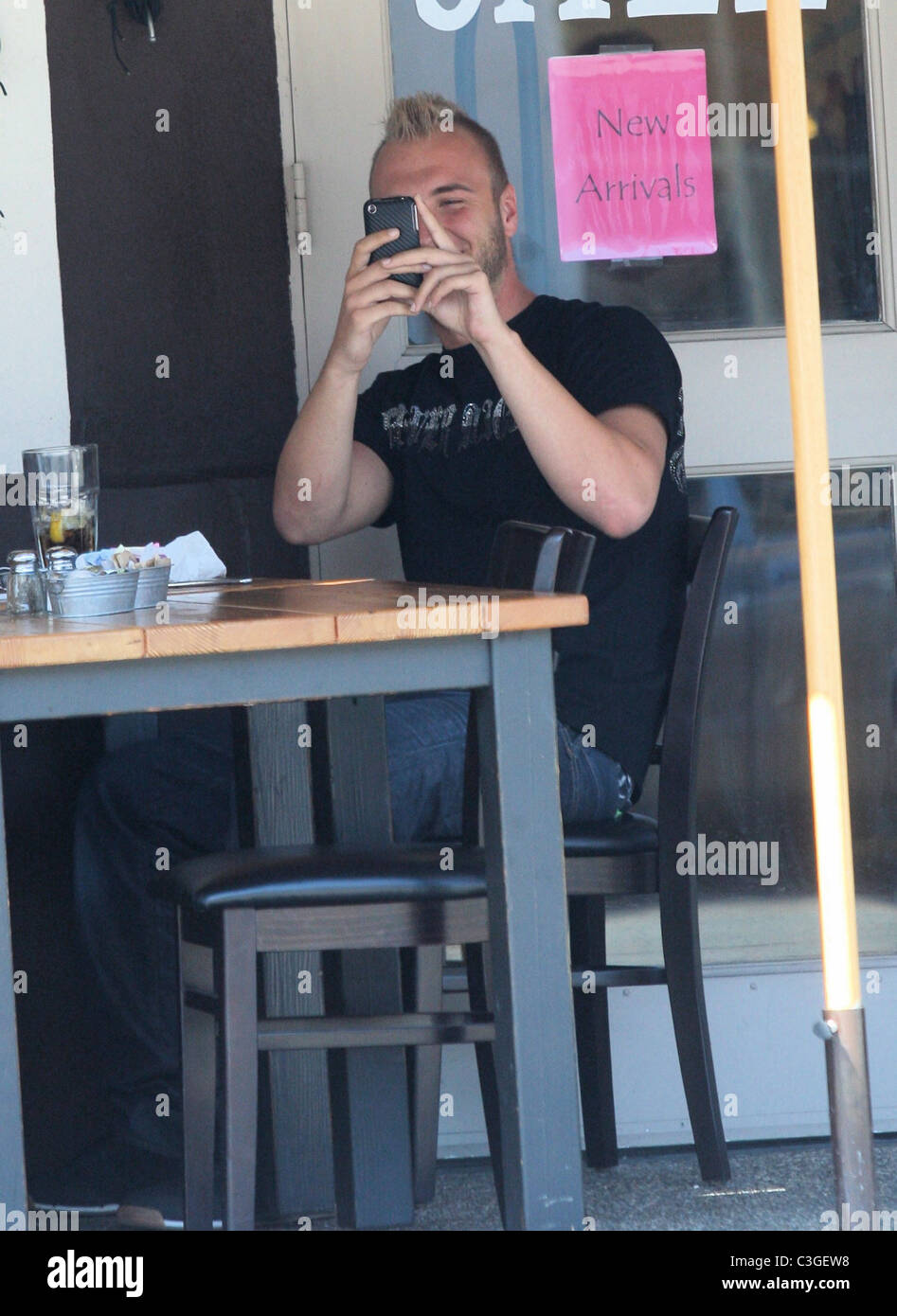 Nick Hogan having lunch at Toast on 3rd Street with his public ...