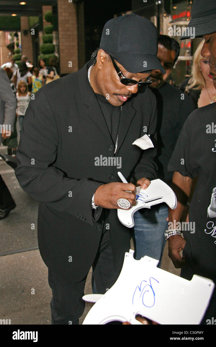 Charlie wilson of earth hi-res stock photography and images - Alamy